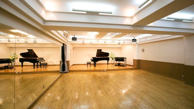 【中山駅徒歩4分】AKIRAホール 87名収容可能。ピアノ・バイオリン・フルートなどの音楽発表会に。の写真1