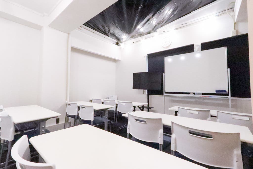 【横浜駅徒歩1分！高島屋すぐ！14名利用可！】大型モニター・ホワイトボード・WiFi全て無料！ふれあい貸し会議室 横浜No95の写真3