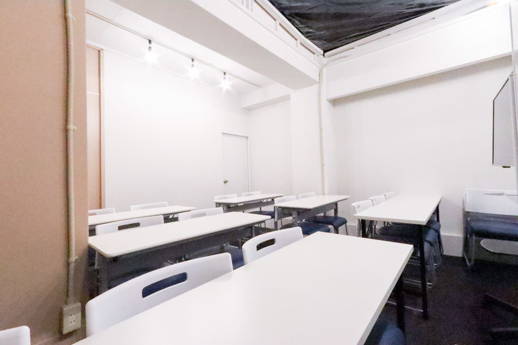 【横浜駅徒歩1分！高島屋すぐ！14名利用可！】大型モニター・ホワイトボード・WiFi全て無料！ふれあい貸し会議室 横浜No95の写真4