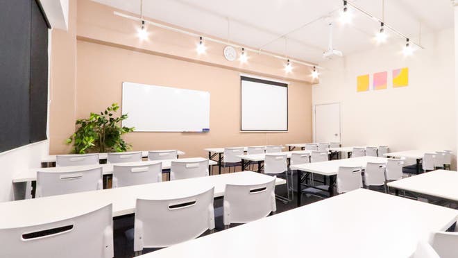 【横浜駅徒歩1分!高島屋すぐ!32名利用可!】プロジェクター・ホワイトボード・WiFi全て無料!ふれあい貸し会議室 横浜No94の写真1