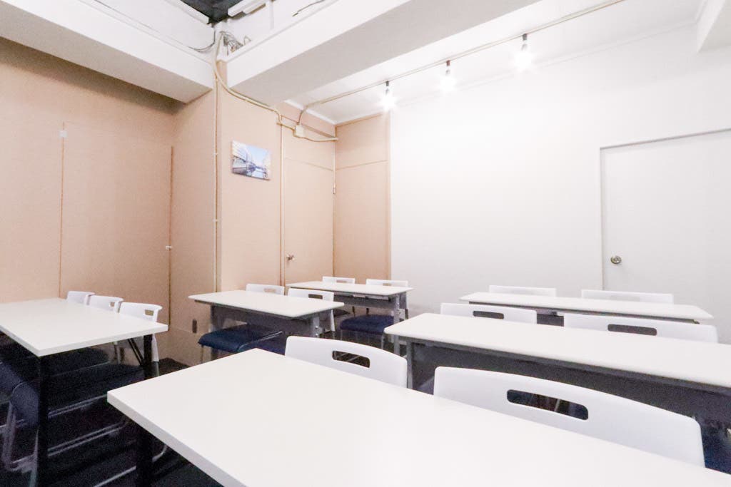 【横浜駅徒歩1分！高島屋すぐ！14名利用可！】大型モニター・ホワイトボード・WiFi全て無料！ふれあい貸し会議室 横浜No95の写真5