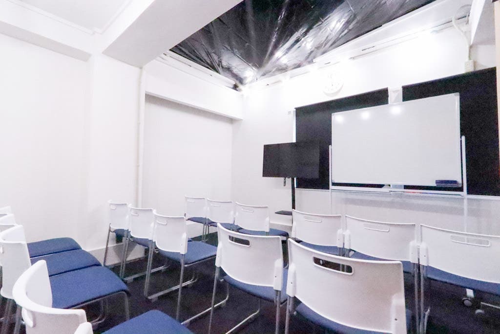 【横浜駅徒歩1分！高島屋すぐ！14名利用可！】大型モニター・ホワイトボード・WiFi全て無料！ふれあい貸し会議室 横浜No95の写真13