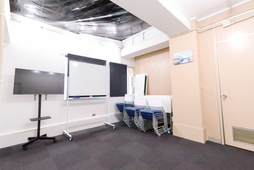 【横浜駅徒歩1分！高島屋すぐ！14名利用可！】大型モニター・ホワイトボード・WiFi全て無料！ふれあい貸し会議室 横浜No95の写真16