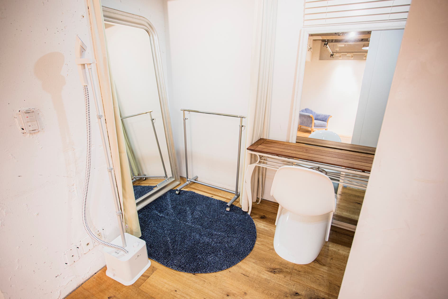 【渋谷駅5分】白壁×フローリングで撮影や展示会に最適なレンタルスタジオの写真3