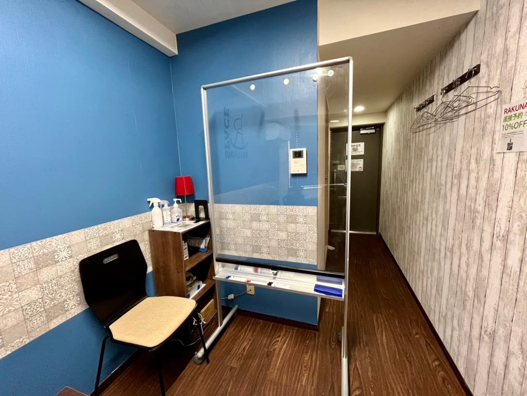 RAKUNA新宿Ⅱ【新宿D5出口徒歩30秒！】★9月内装リニューアル★光回線導入！Wi-Fi・モニター無料完備♪土足OK！の写真5