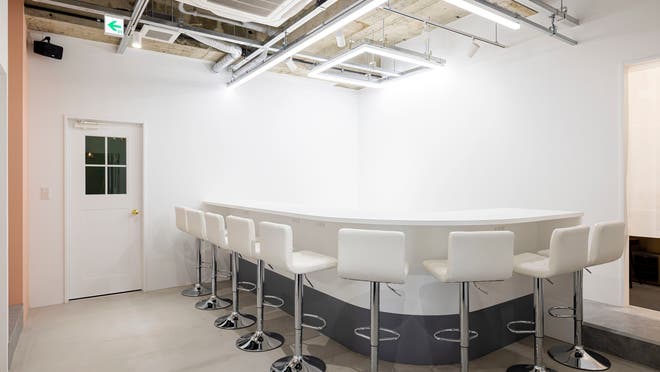 真っ白なカフェスペースをレンタル♪の写真3