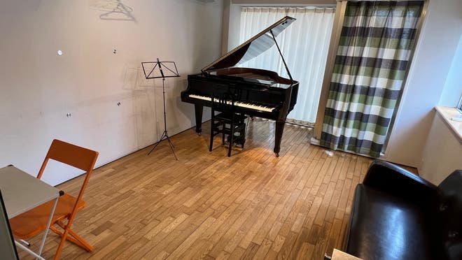 志木駅より徒歩すぐ、グランドピアノのある音楽スタジオの写真1