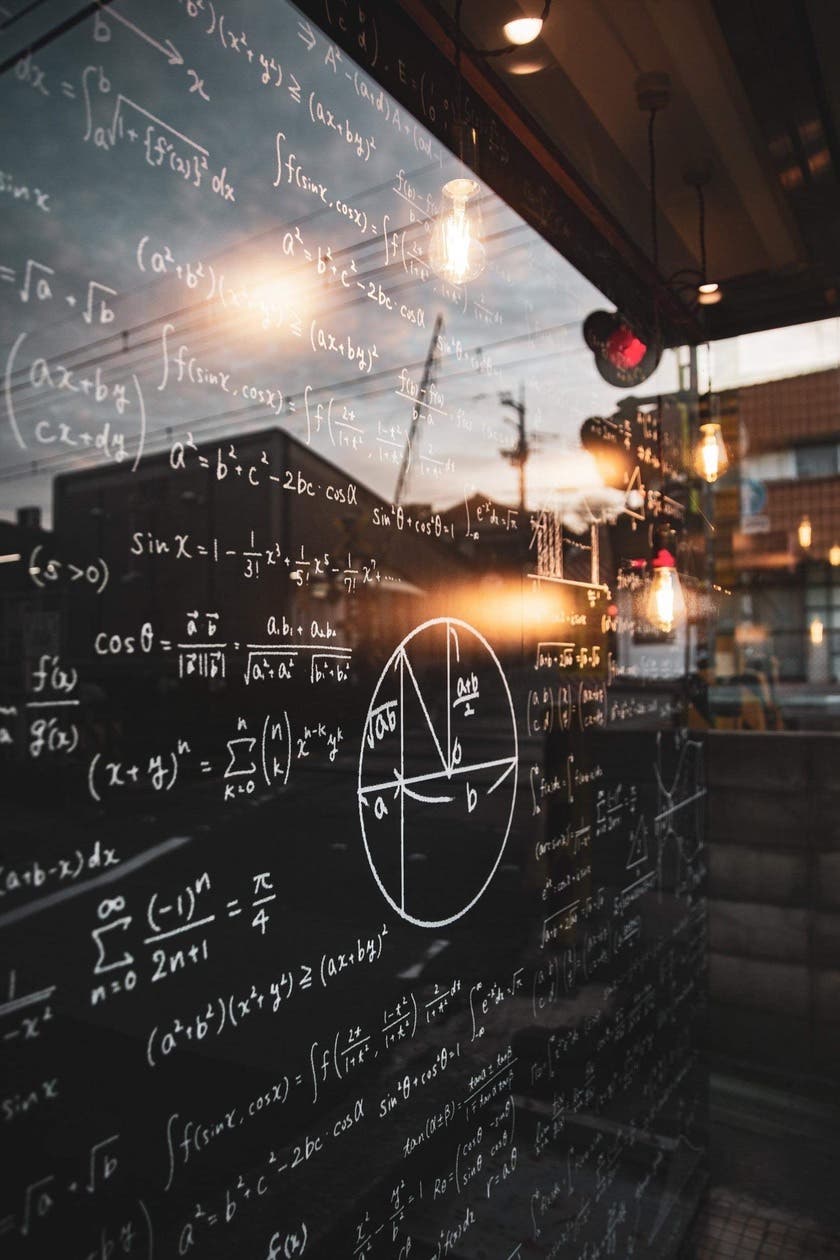 能勢電鉄滝山駅下車後踏切を渡ったところにあるオシャレな学習塾の写真3