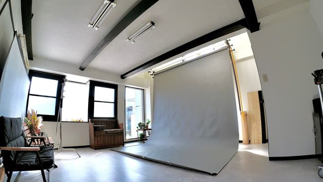 自然光たっぷり、背景紙など設備充実のハウススタジオの写真2