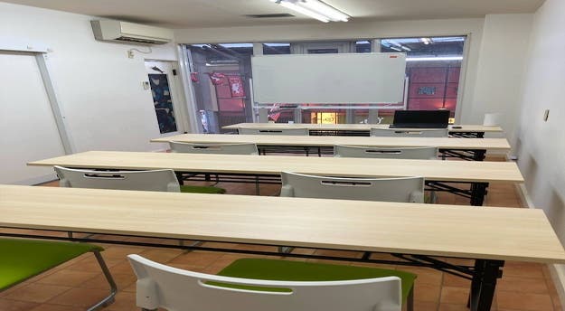 駅近で超便利！阪急池田駅から徒歩1分！5名～8名にピッタリサイズのスペース♪
