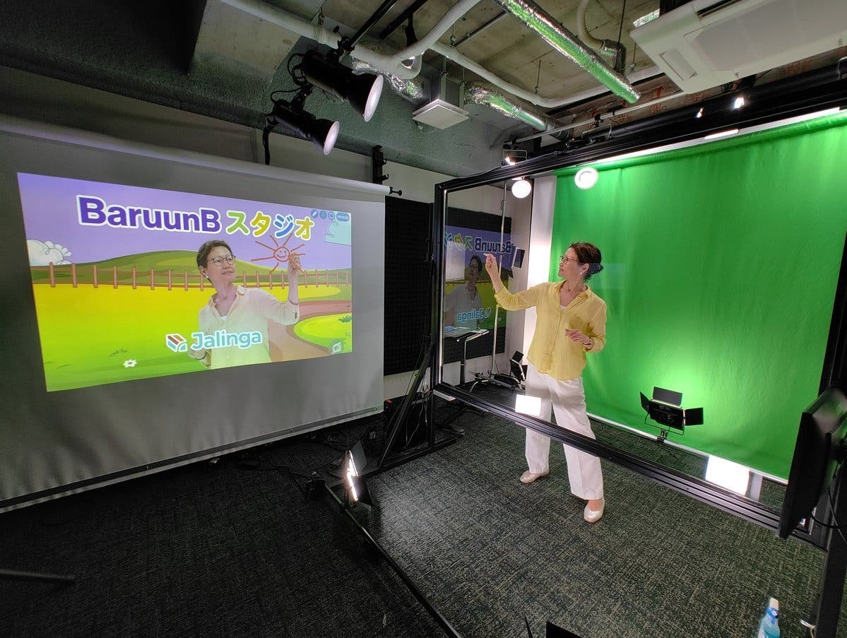 プロ用機材で誰でも簡単に動画を撮影、配信可能！カメラ、マイク、照明、クロマキー、機材は全て揃っています！の写真9