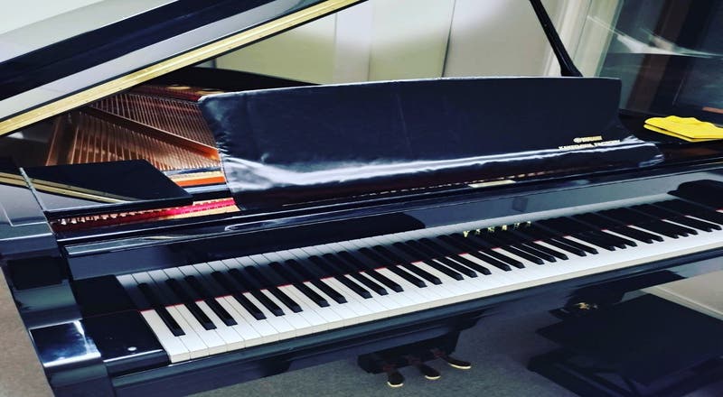 スタジオB6.2畳／グランドピアノヤマハS6X、個人練習や楽器・声楽レッスンに、少人数の合奏が可能です。