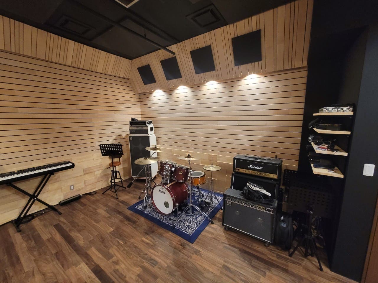 天井高3.3m！20畳と広い多目的に利用できるスタジオの写真4