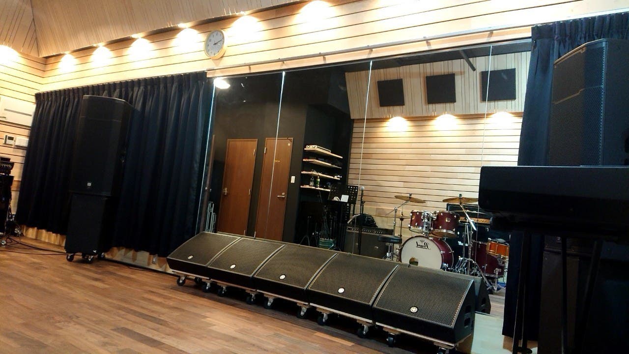 天井高3.3m！20畳と広い多目的に利用できるスタジオの写真5