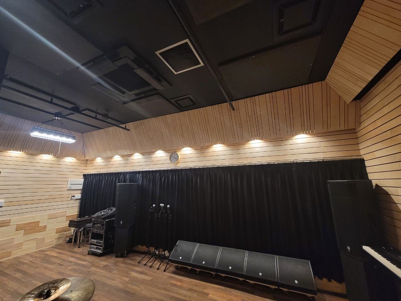 天井高3.3m！20畳と広い多目的に利用できるスタジオの写真6