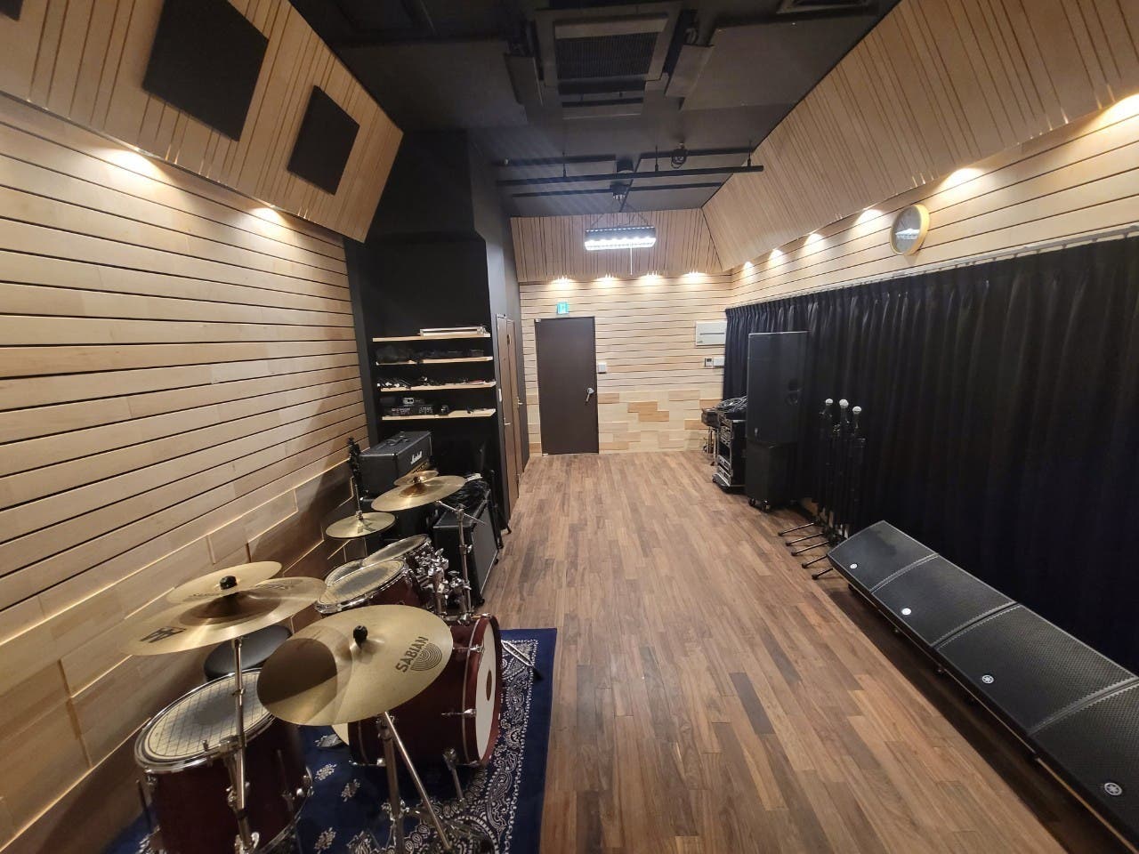 天井高3.3m！20畳と広い多目的に利用できるスタジオの写真7