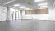明大前駅から徒歩2分 ハーレクイン社製バレエ床のレンタルバレエスタジオ の写真2