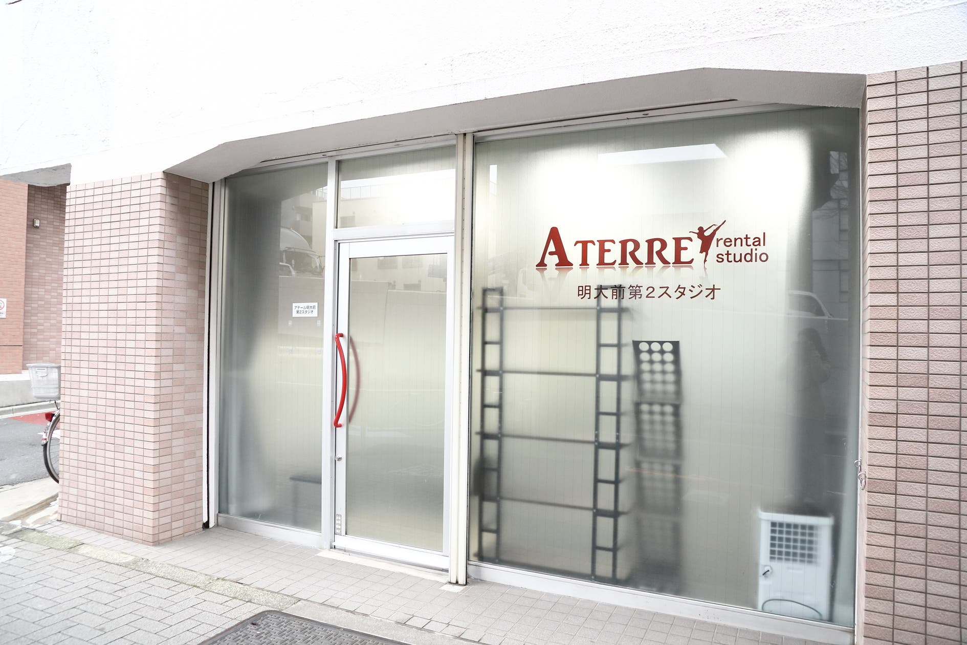 明大前駅から徒歩2分　ハーレクイン社製バレエ床のレンタルバレエスタジオ　の写真6