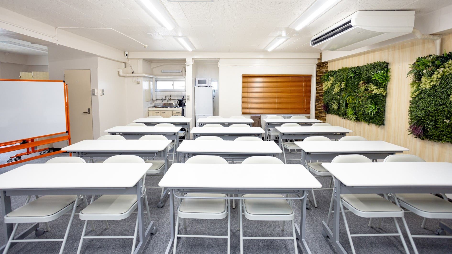 新宿・大久保駅 徒歩圏！30名着席 大きい会議室｜打ち合わせ・セミナーに最適｜Wi-Fi｜プロジェクター｜ホワイトボード[14]の写真6