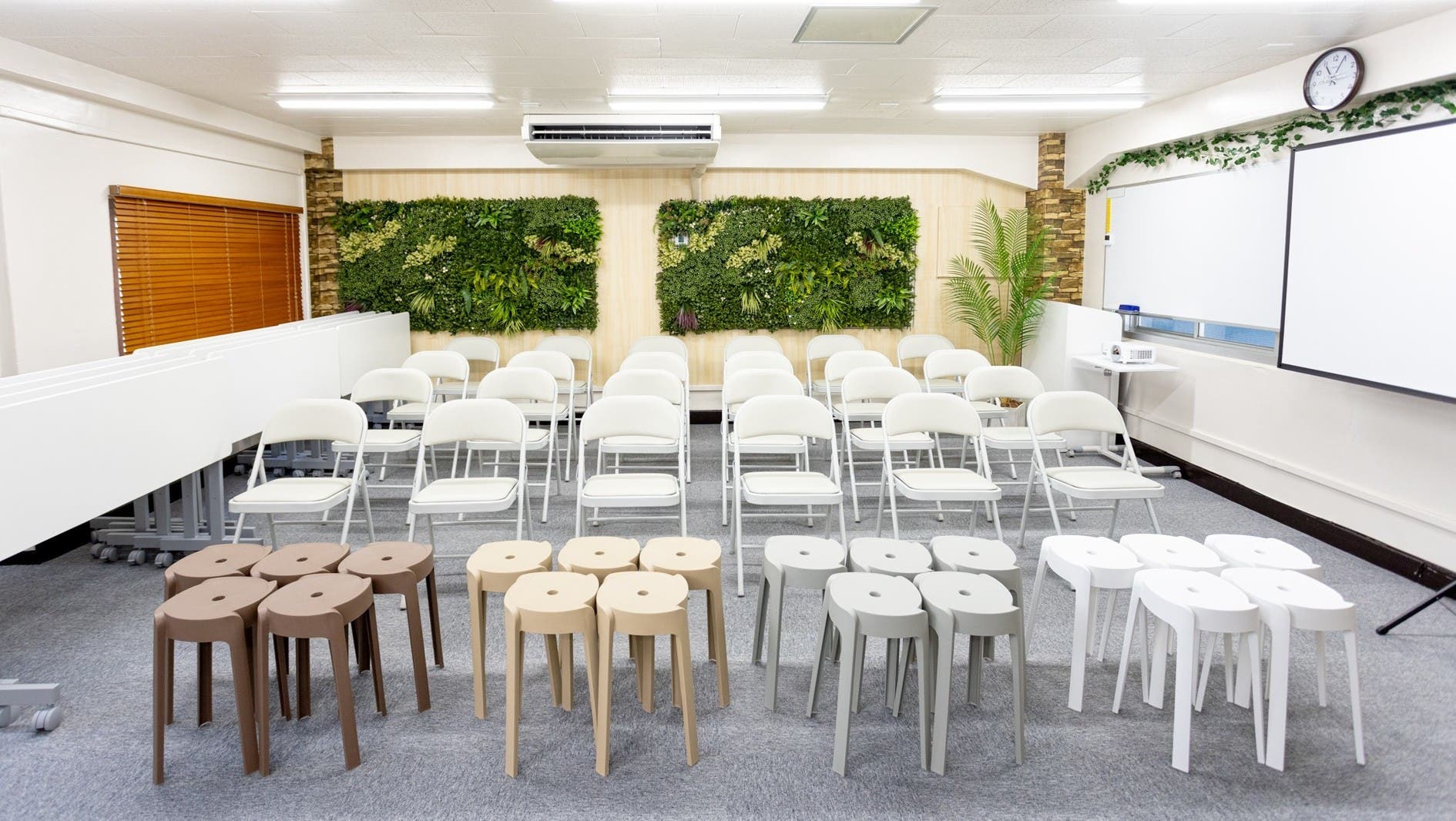 新宿・大久保駅 徒歩圏！30名着席 大きい会議室｜打ち合わせ・セミナーに最適｜Wi-Fi｜プロジェクター｜ホワイトボード[14]の写真9