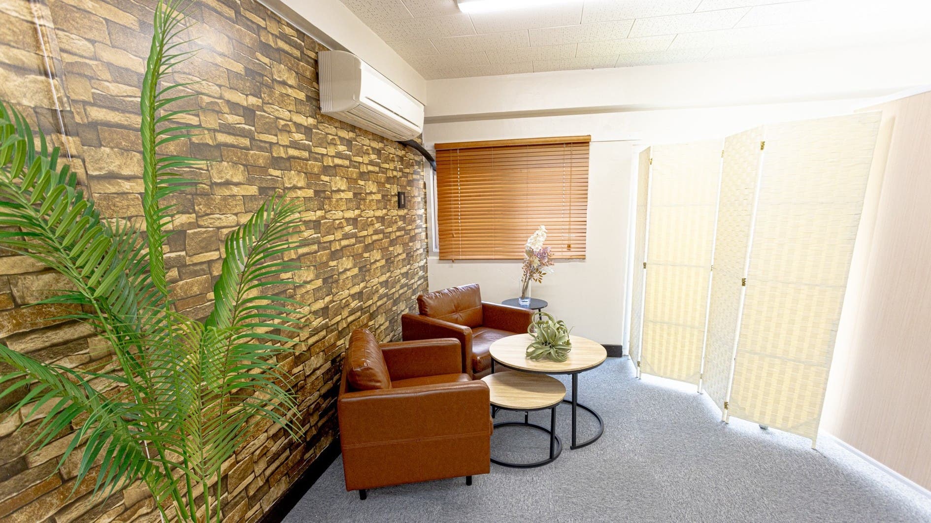 新宿・大久保駅 徒歩圏！30名着席 大きい会議室｜打ち合わせ・セミナーに最適｜Wi-Fi｜プロジェクター｜ホワイトボード[14]の写真12