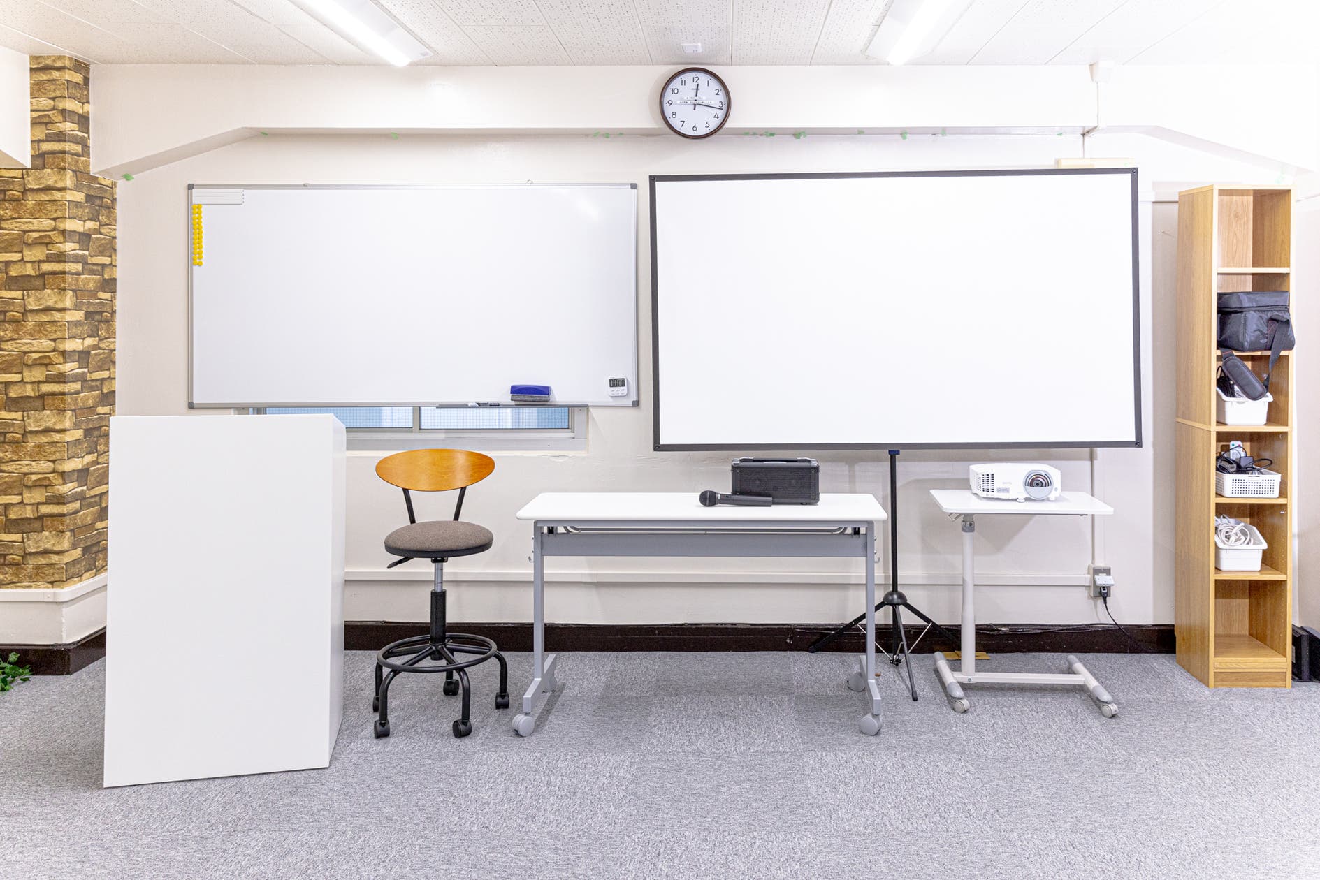 新宿・大久保駅 徒歩圏！30名着席 大きい会議室｜打ち合わせ・セミナーに最適｜Wi-Fi｜プロジェクター｜ホワイトボード[14]の写真17