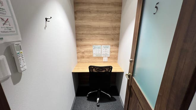 田町駅近!テレカン利用可能な完全個室!【Booth5(1名個室)】の写真2