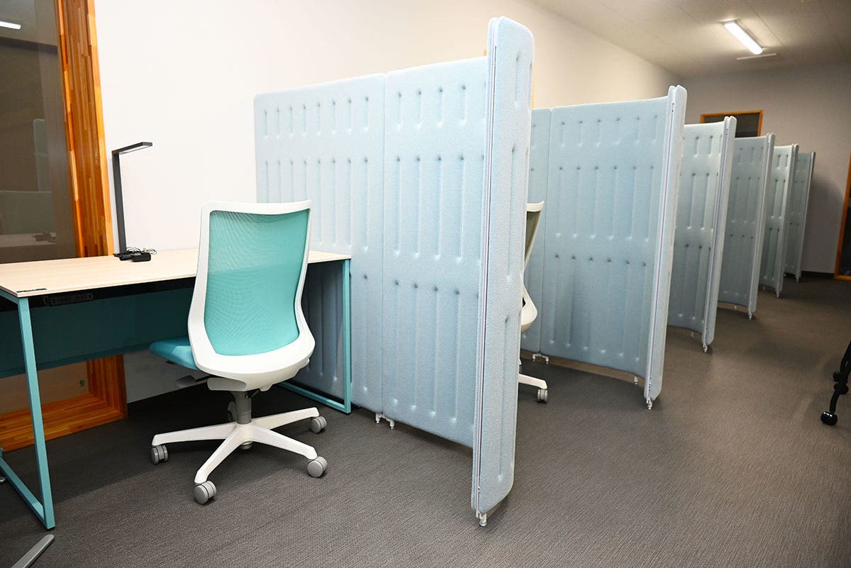 GYMLABOコワーキングエリア 常時60名が利用できるオープンエリアで、フレキシブルな交流が可能な空間の写真5