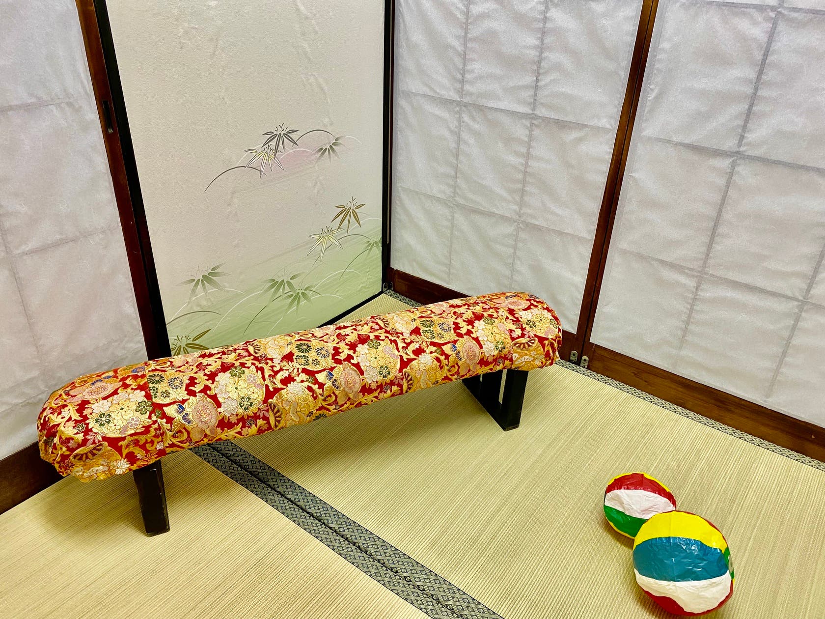 バックペーパーの利用と自室風撮影ができるミニスタジオの写真7