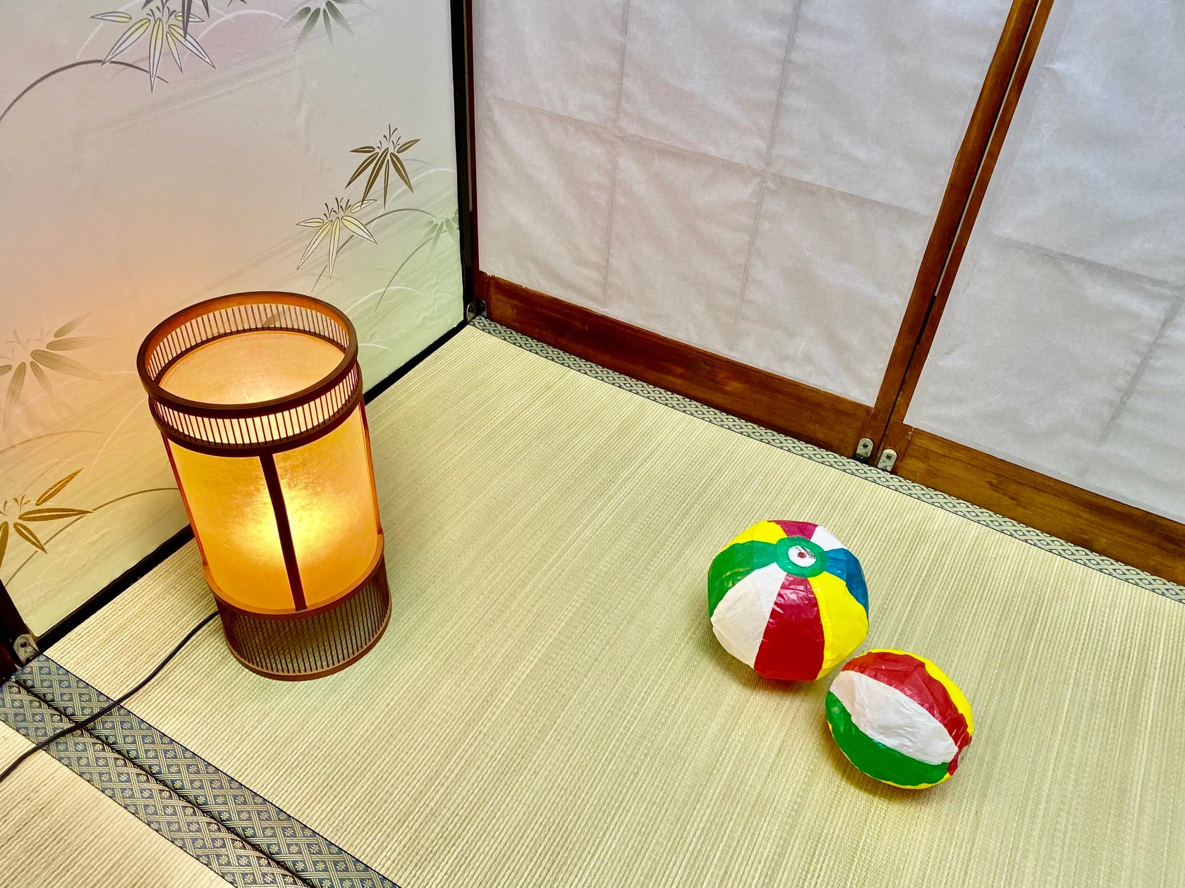 バックペーパーの利用と自室風撮影ができるミニスタジオの写真8