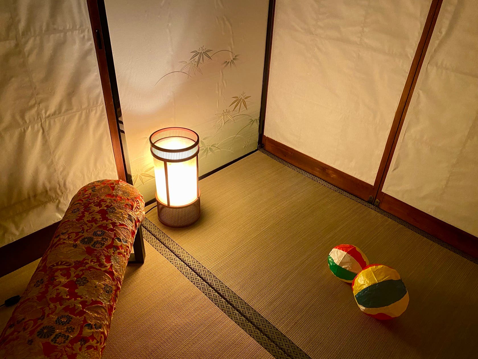 バックペーパーの利用と自室風撮影ができるミニスタジオの写真9