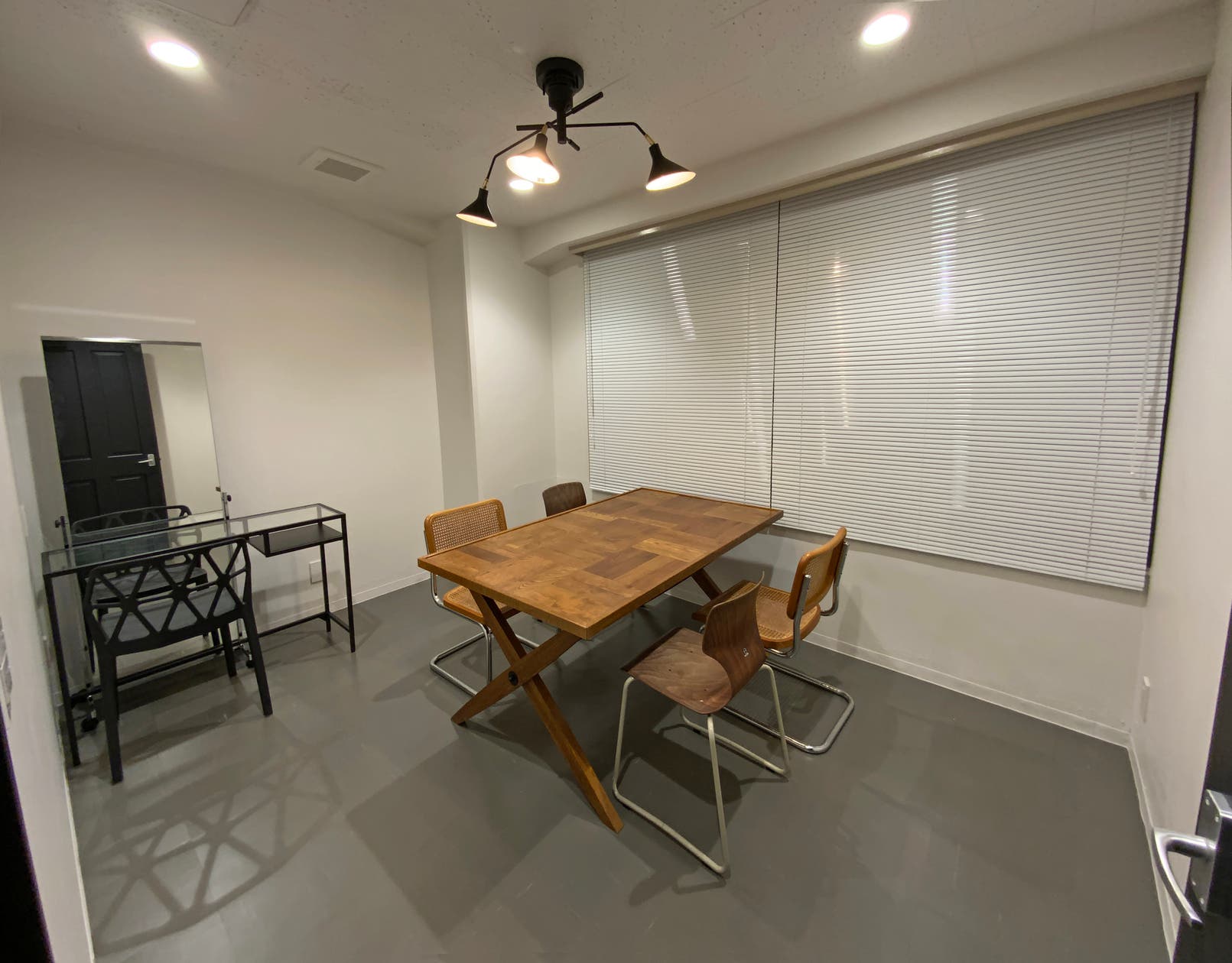 【TG studio 日本橋人形町/水天宮駅4分】アパレルのスチール撮影、対談ムービー、オフィスシーン撮影可能なレンタルスペースの写真12