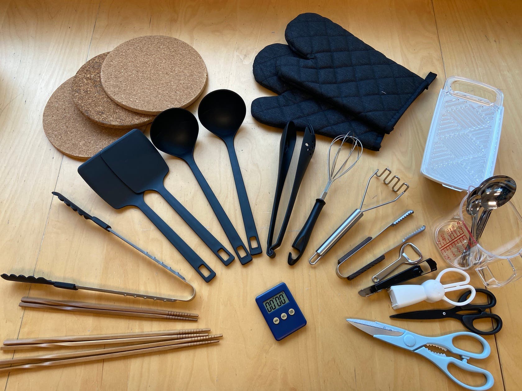 キッチン利用、調理器具一式※調理器具は同時に多くの電熱機器を使用するとブレーカーが落ちる可能性が有ります。 ご利用の際「キッチンご利用時注意事項」をお読みください。の画像1