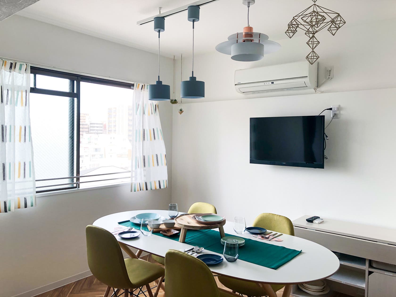 クリスマス装飾中🎅- The Room 605 -100㌅超プロジェクターでプライベートシアター📽オプション無料の写真9