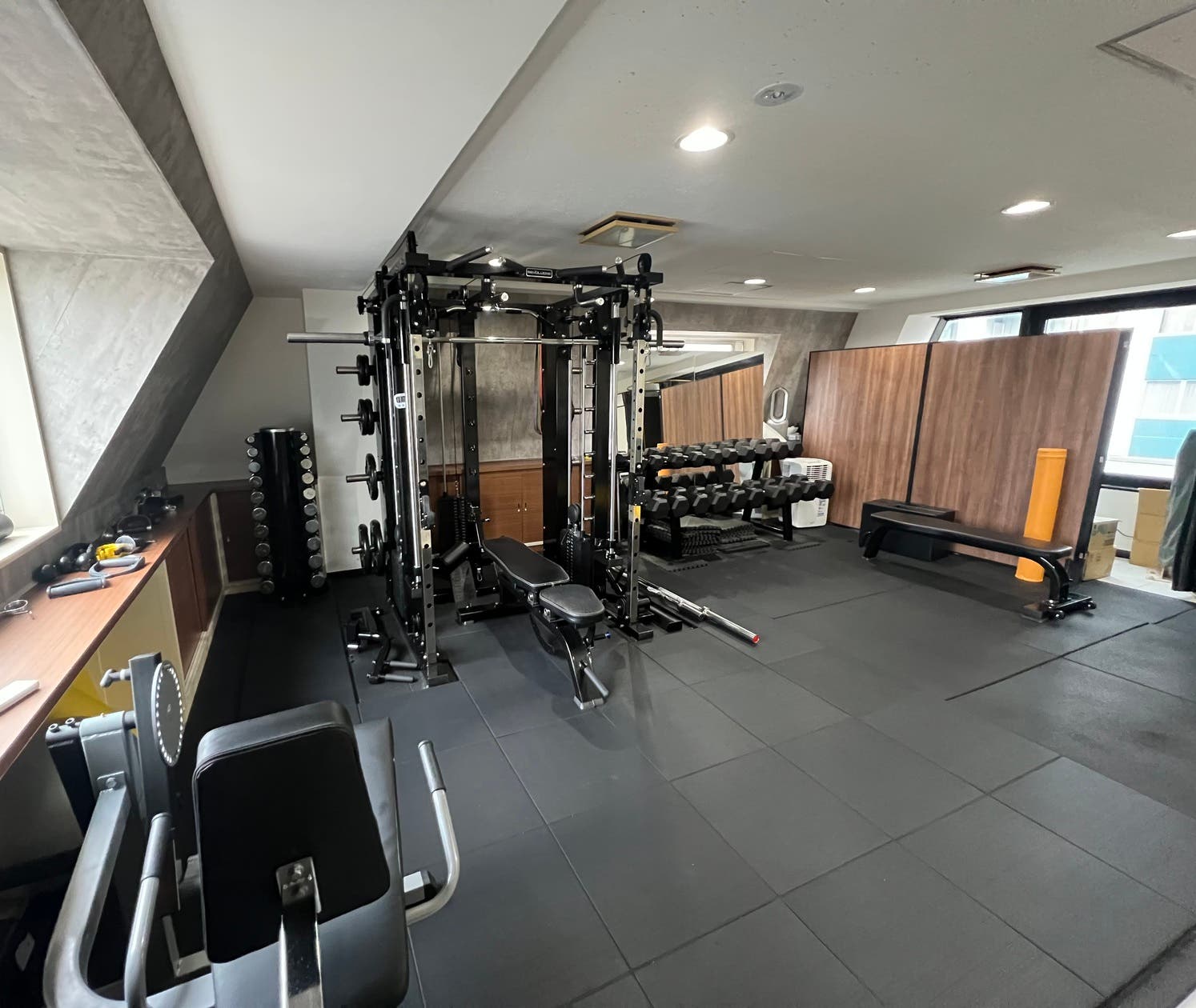 ピラティス＆筋トレができる完全個室のレンタルジム│リフォーマー・5in1ラック・ダンベル35kgまで‼️(最大4人まで)の写真2