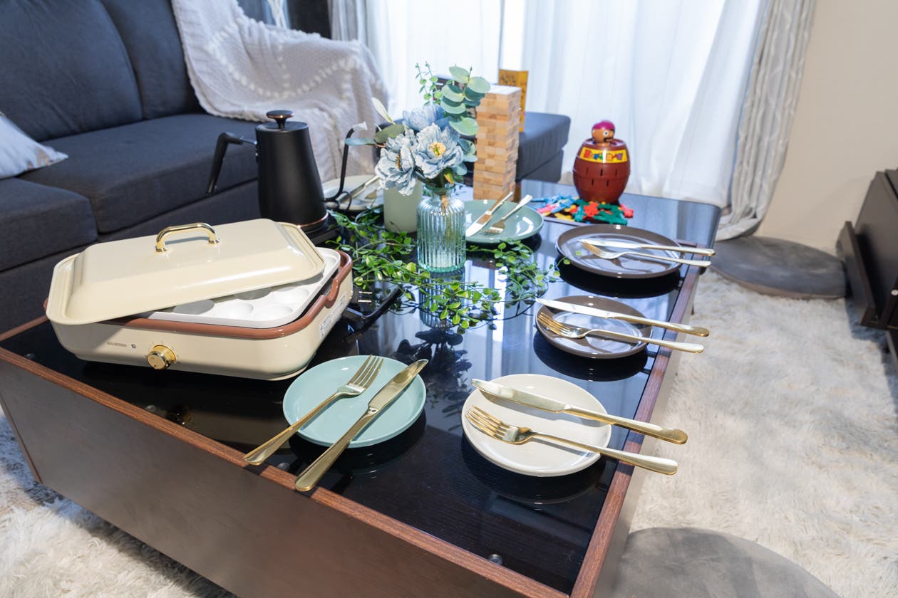 サマーシーズン、夏割！！🈹実施中☀️平日50%OFF☀️超大型TVで推し活・誕生日会✨Wi-Fi完備🛜シックなホテルライク空間の写真5