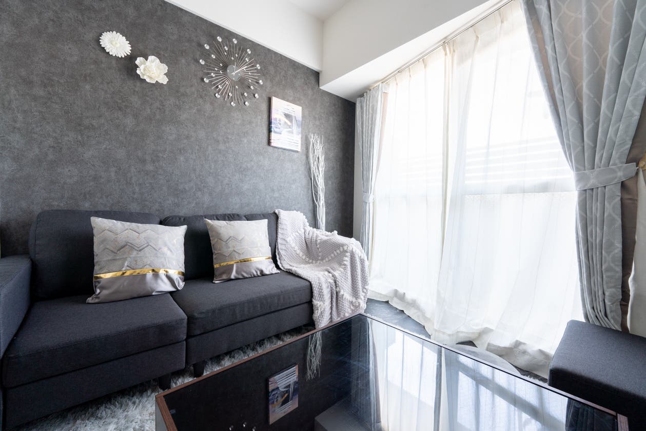 サマーシーズン、夏割！！🈹実施中☀️平日50%OFF☀️超大型TVで推し活・誕生日会✨Wi-Fi完備🛜シックなホテルライク空間の写真7