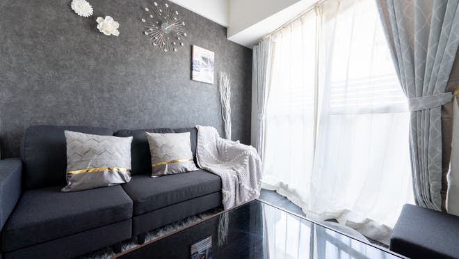 サマーシーズン、夏割!!🈹実施中☀️平日50%OFF☀️超大型TVで推し活・誕生日会✨Wi-Fi完備🛜シックなホテルライク空間の写真7