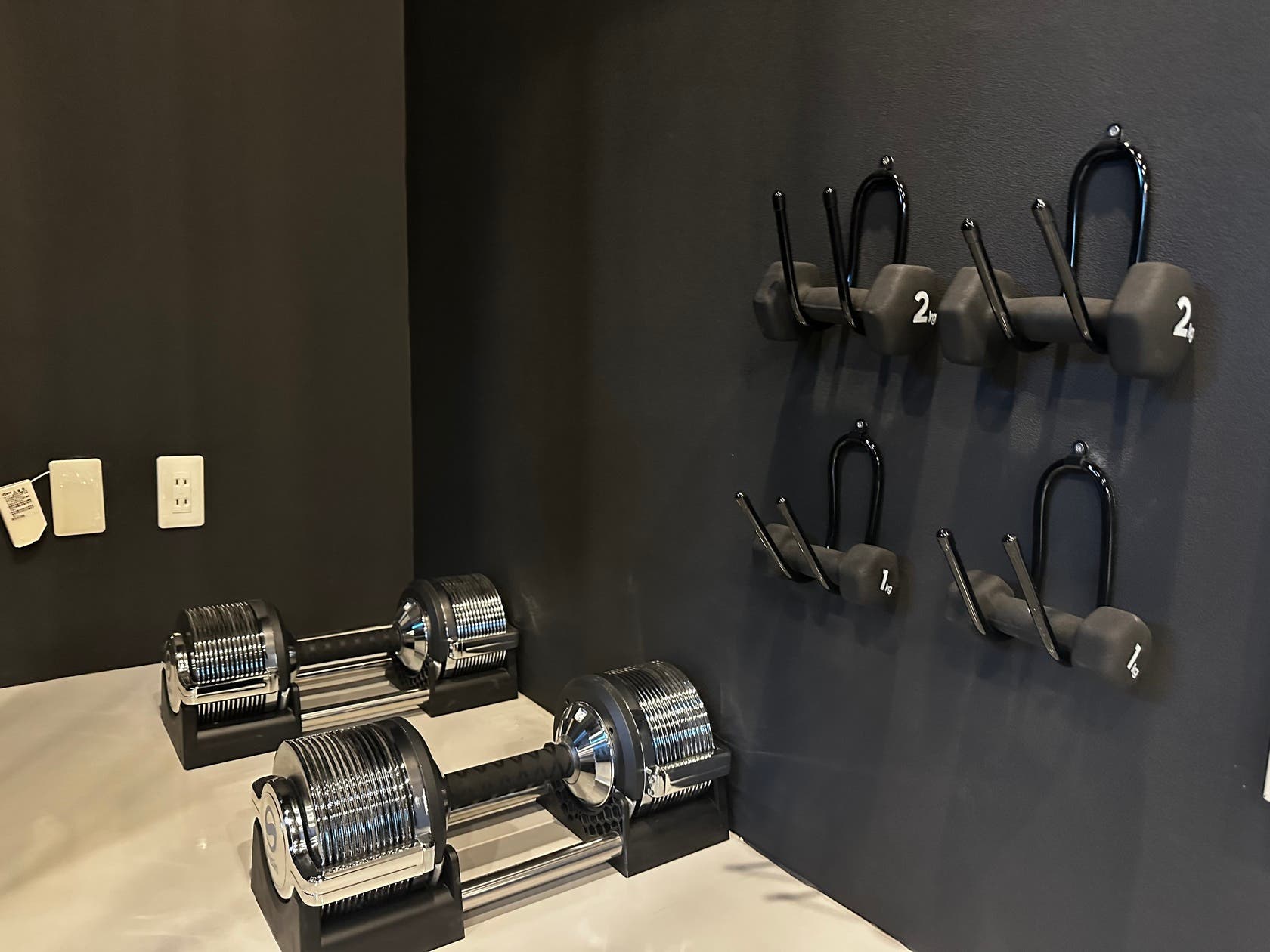 【JR町田駅徒歩5分】町田地域最高空間のジム！女性に優しいスミスマシン,10kgバーベル完備！完全個室のレンタルジムの写真5