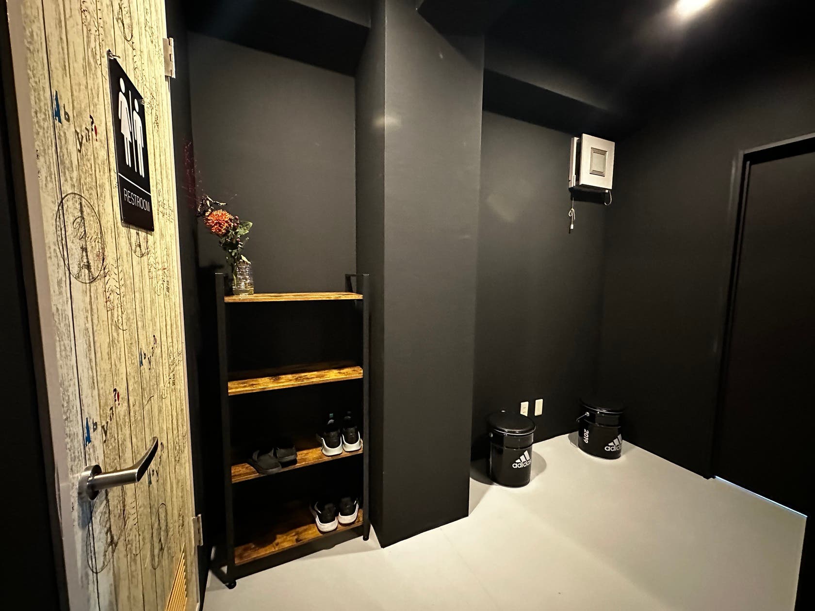 【JR町田駅徒歩5分】町田地域最高空間のジム！女性に優しいスミスマシン,10kgバーベル完備！完全個室のレンタルジムの写真8