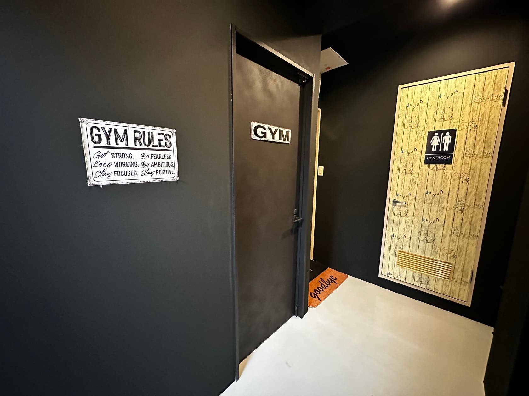 【JR町田駅徒歩5分】町田地域最高空間のジム！女性に優しいスミスマシン,10kgバーベル完備！完全個室のレンタルジムの写真9