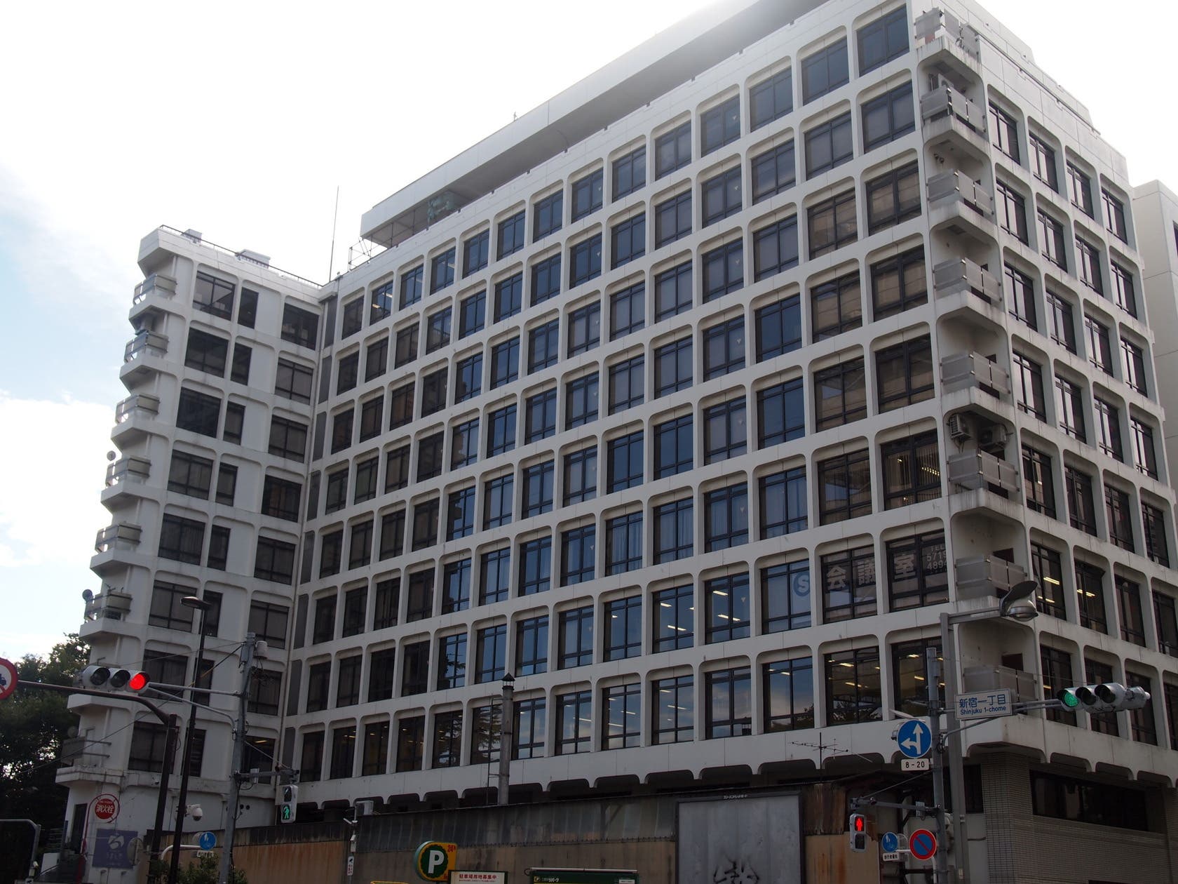 【新宿御苑前駅から徒歩3分】3階ガーデンホール⭐️無料備品多数⭐️窓が多く明るい会議室です！快適ビジネス仕様！の写真4