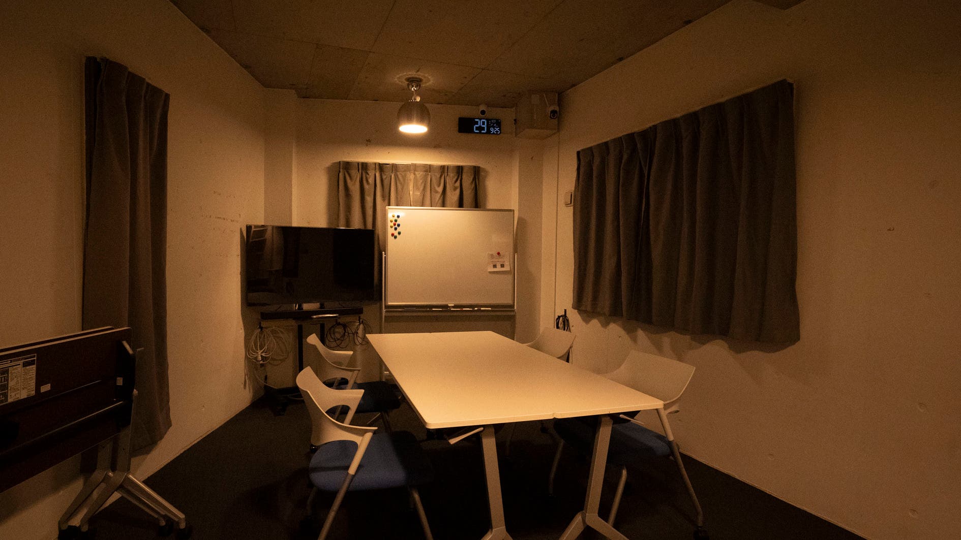 ※2025年12月20日閉鎖⭐️神田徒歩2分⭐️明るい会議室⭐️高速WiFi テレビ接続用HDMI USB-C完備⭐️禁煙の写真7