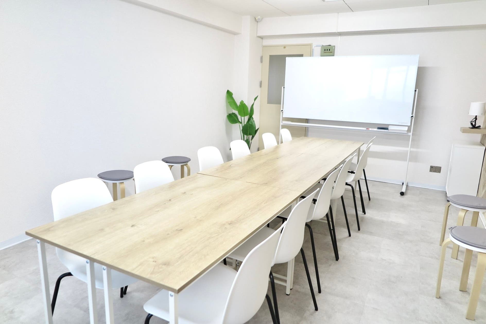 【中崎町駅50秒・梅田ロフト５分✨】/wifi・設備無料/16名/会議室・施術ベッド・ボードゲーム♠/ゴミ捨て無料の写真8