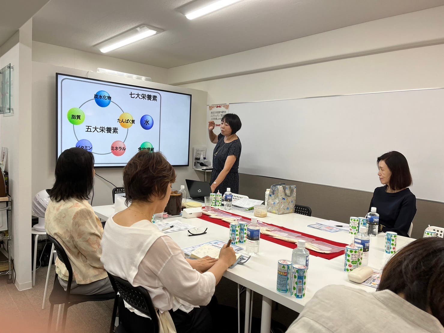 大阪ﾒﾄﾛ中津駅から徒歩20秒！各種パーティー、カルチャー教室、商品説明会。キッチン・大型TV・ホワイトボード完備の写真8