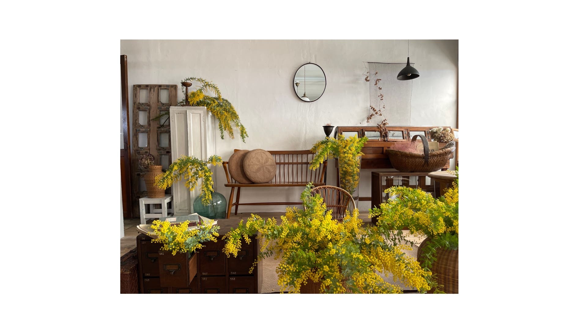 雑誌・撮影可。古家具屋さん運営の撮影スタジオ。古家具、古小物付きオシャレ空間。キッチン、テラス利用可能。の写真9