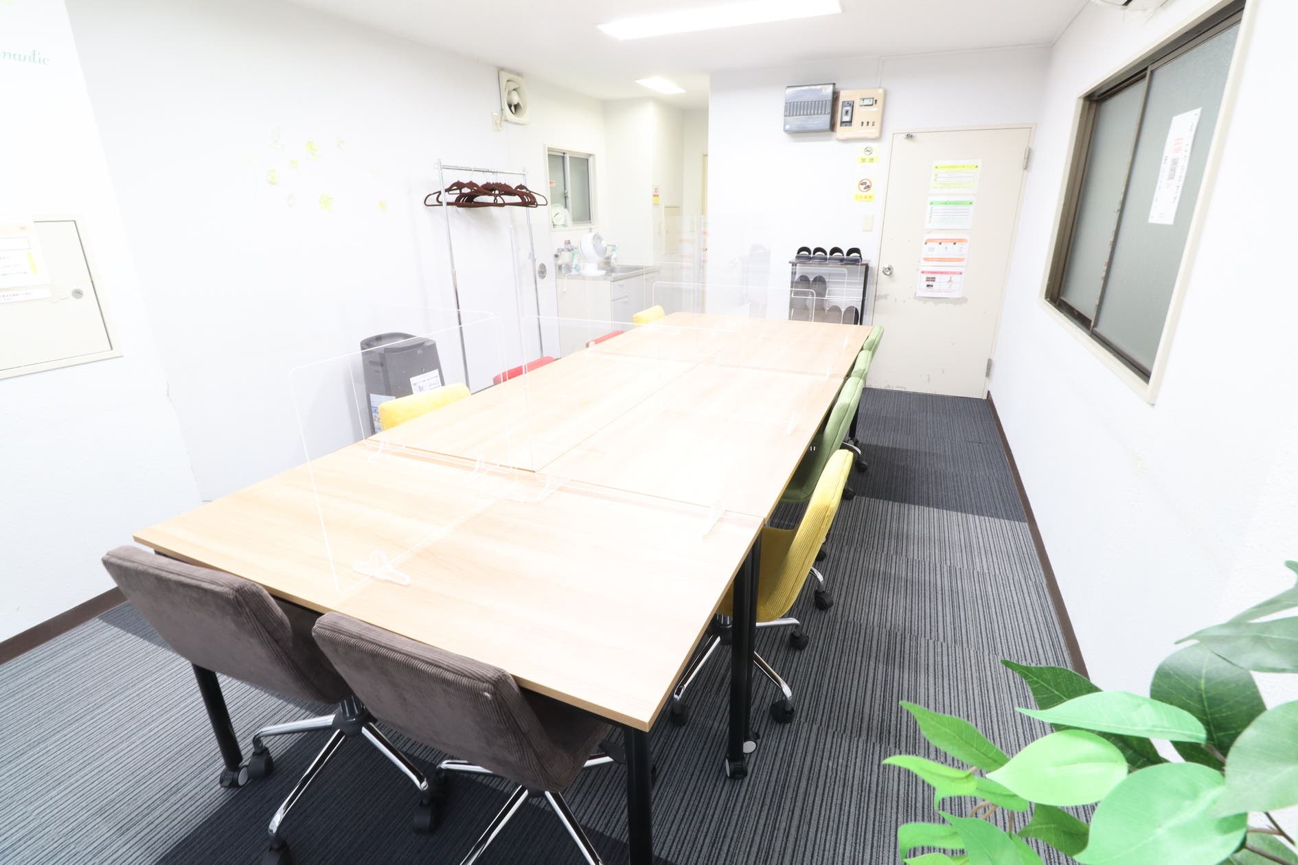 地域最安値■サルビア会議室■🌟光回線🌟京橋駅2分/有楽町5分/東京駅も徒歩圏内！広々10名、最大16名♪完全個室！プロジェクターの写真6