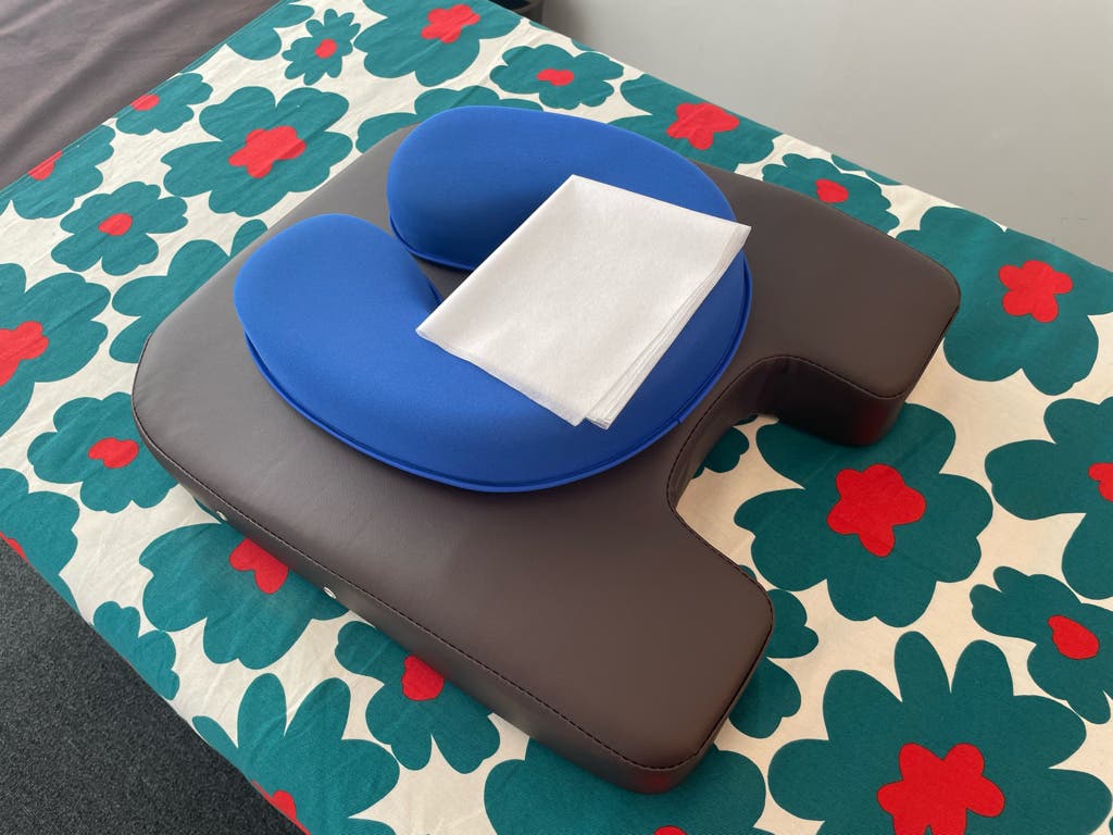 うつ伏せ施術セット（枕・フェイスシート・胸枕）の画像1