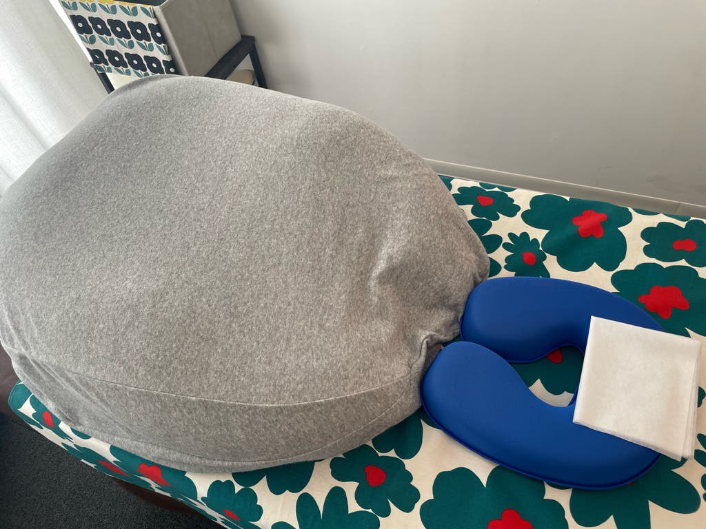 妊婦用うつ伏せ施術セット（枕・フェイスシート・妊婦用枕）の画像1