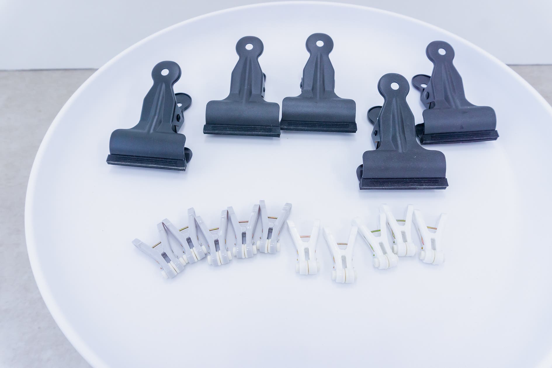  Bクリップ（ブラック）×5 & 跡がつかない衣類クリップ ×10の画像1